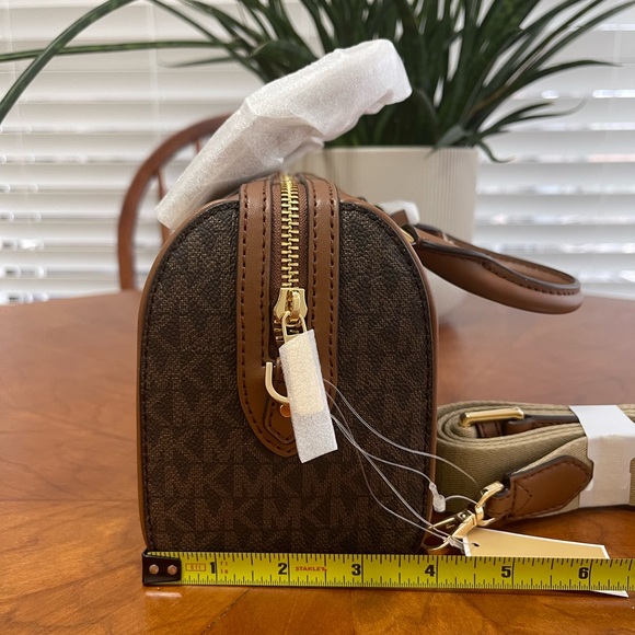 Michael Kors | Bags | Micheal Kors Small Purse | Poshmark